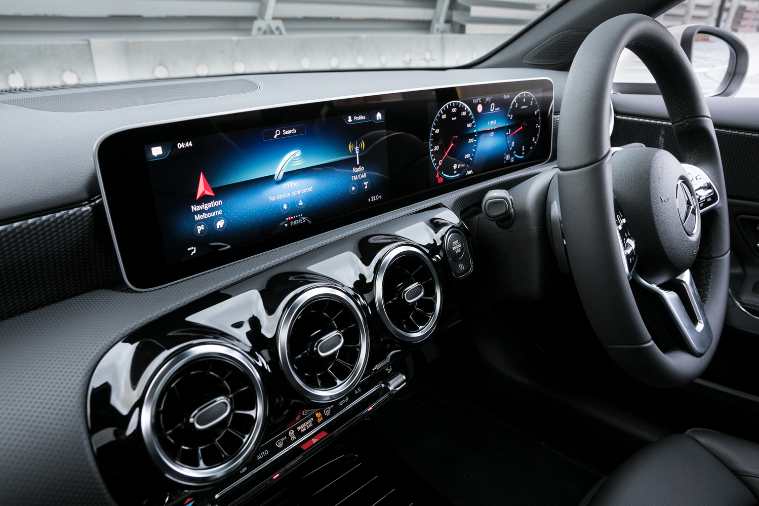 The New Mercedes Benz with its own voice – Hey Mercedes 2019 - Update Np